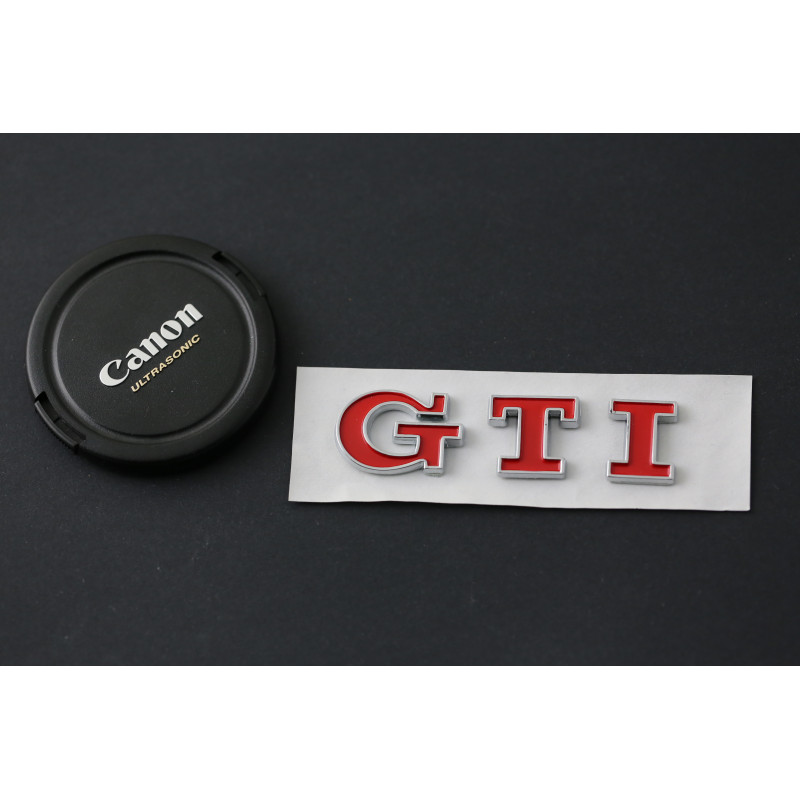 Emblema trasero volkswagen letras gti rojas